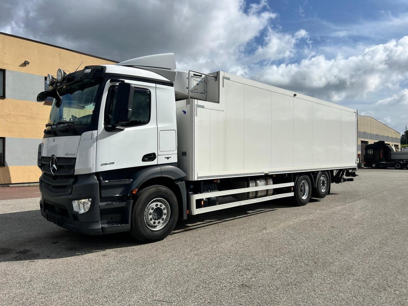 For sale used vehicle Mercedes-Benz ANTOS 2545 6X2*4 EURO6 + CARRIER