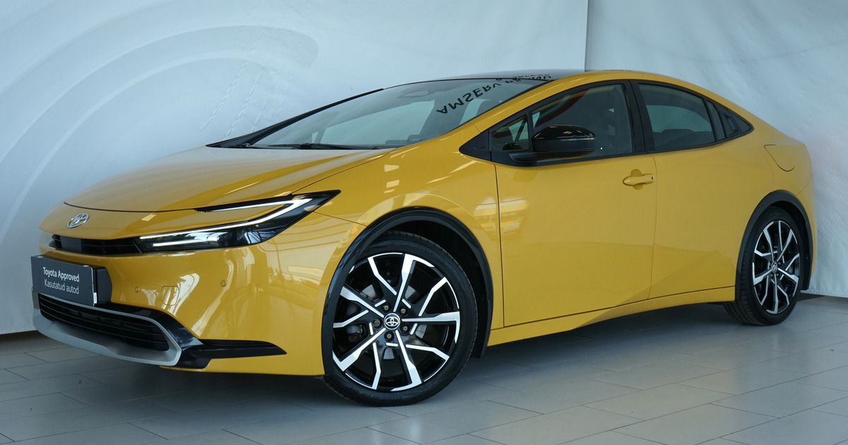 For sale used car Toyota Prius Luxury Plug-In Hybrid, 2023, 22 232 km